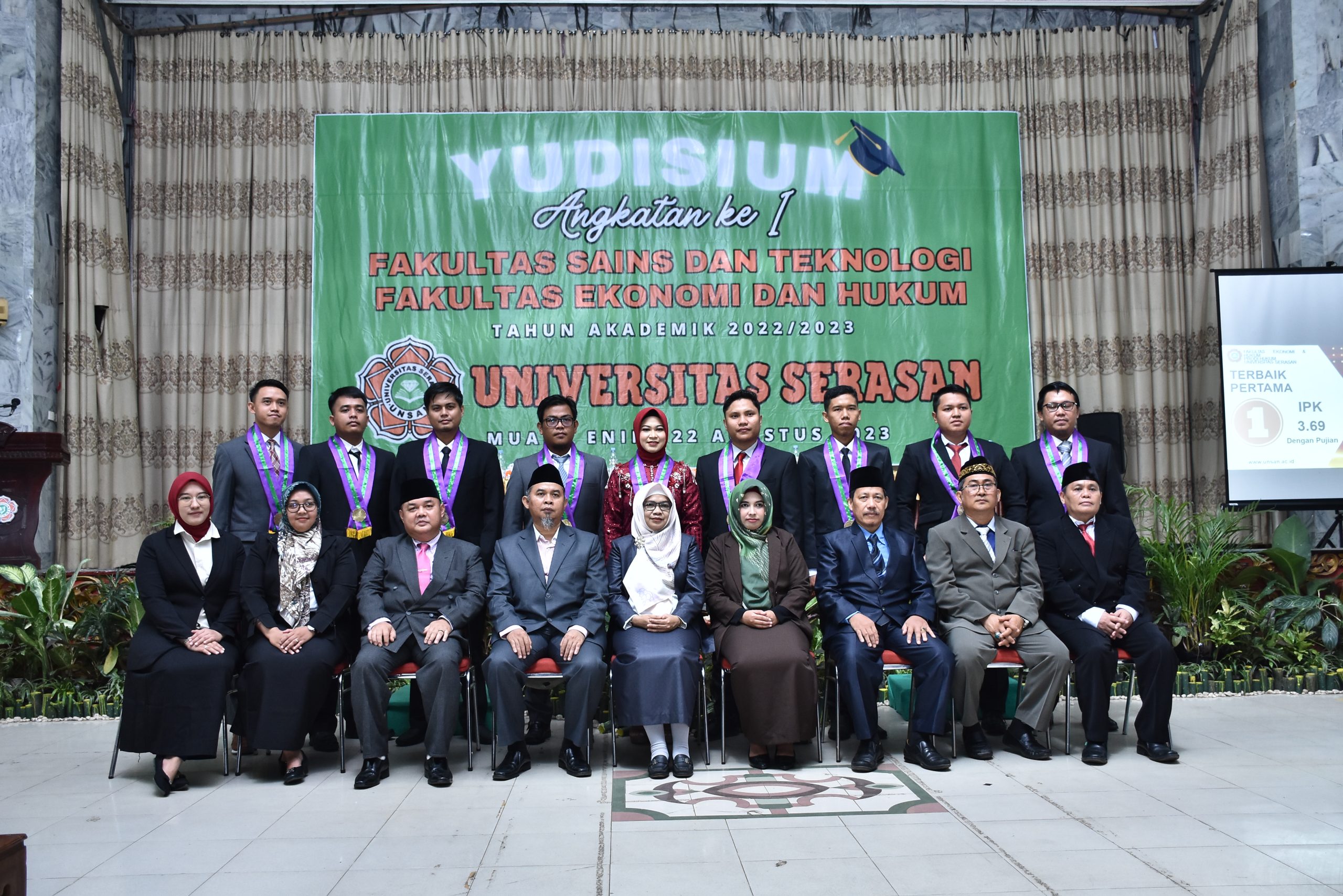 Yudisium Pertama Universitas Serasan - Universitas Serasan